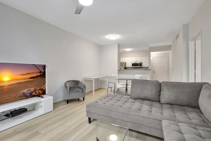 The Courtyards In Cityplace 1-bed / 1-bath 630-223 - West Palm Beach, FL