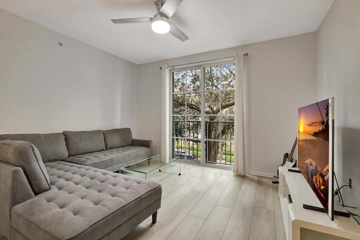 The Courtyards In Cityplace 1-bed / 1-bath 630-223 - West Palm Beach, FL