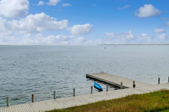 Hamptons Romantic Waterfront Queen Suite - Westhampton Beach, NY