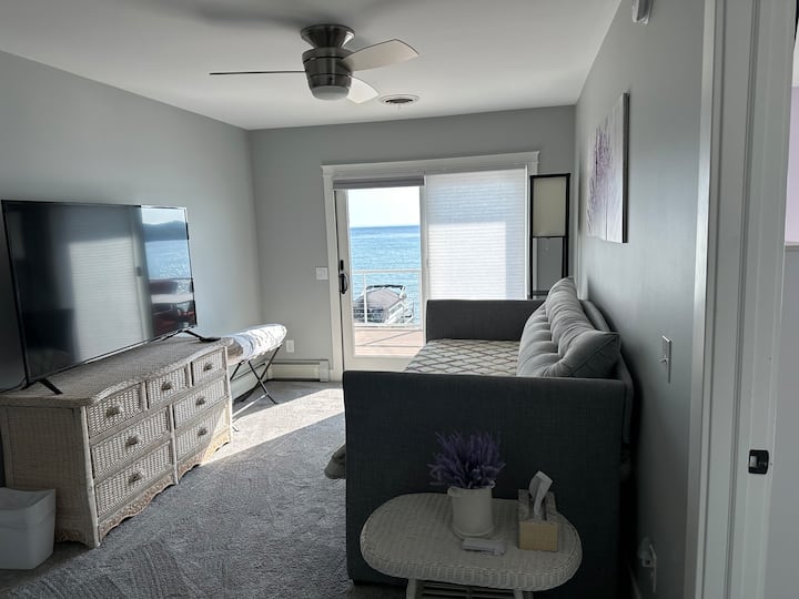 Harbor House Lavender Suite - Suttons Bay, MI
