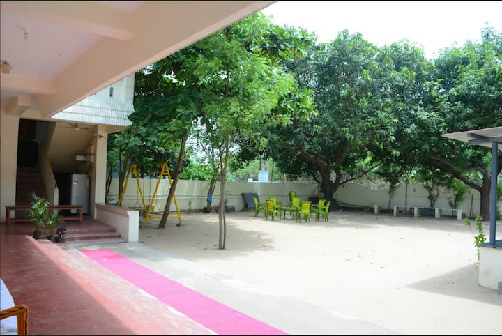 Oli Guest House 103 Triple Bed - Velankanni