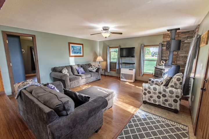 Country Home W/ Fenced Yard - クレートン, NY