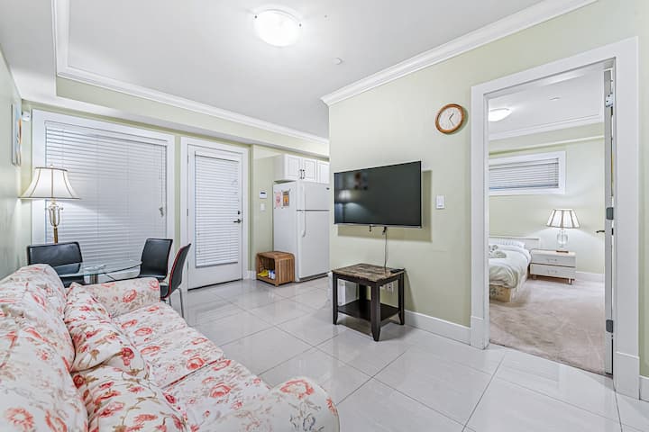 2brd West Vancouver Basement Retreat - Horseshoe Bay