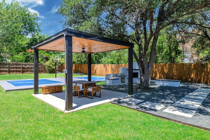 Arlington Fun: At&t Stadium + Backyard Pickleball - アーリントン, TX