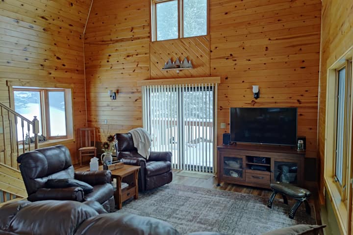 Rustic Creek Cabin - 3+ Acres - Views - Hot Tub - Deadwood, SD