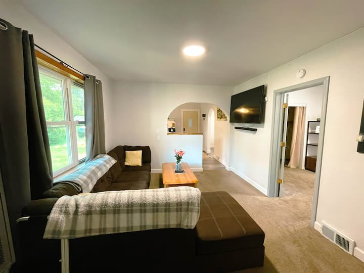 Cozy First Floor Downtown - Green Bay, WI
