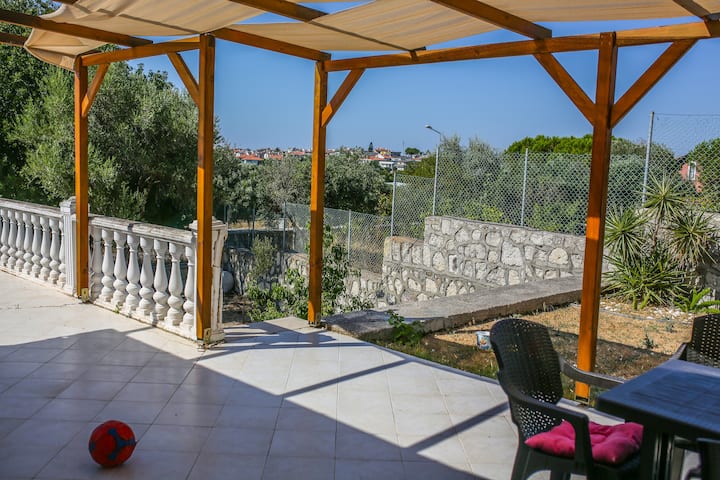 3-bedroom Villa W/ Large Garden - Çeşme