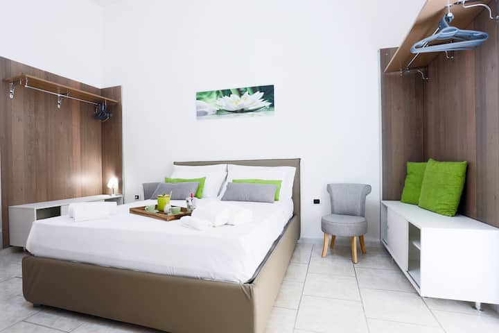 Guesthost - Veiled Christ Studio Apartment - Naples Airport (NAP)