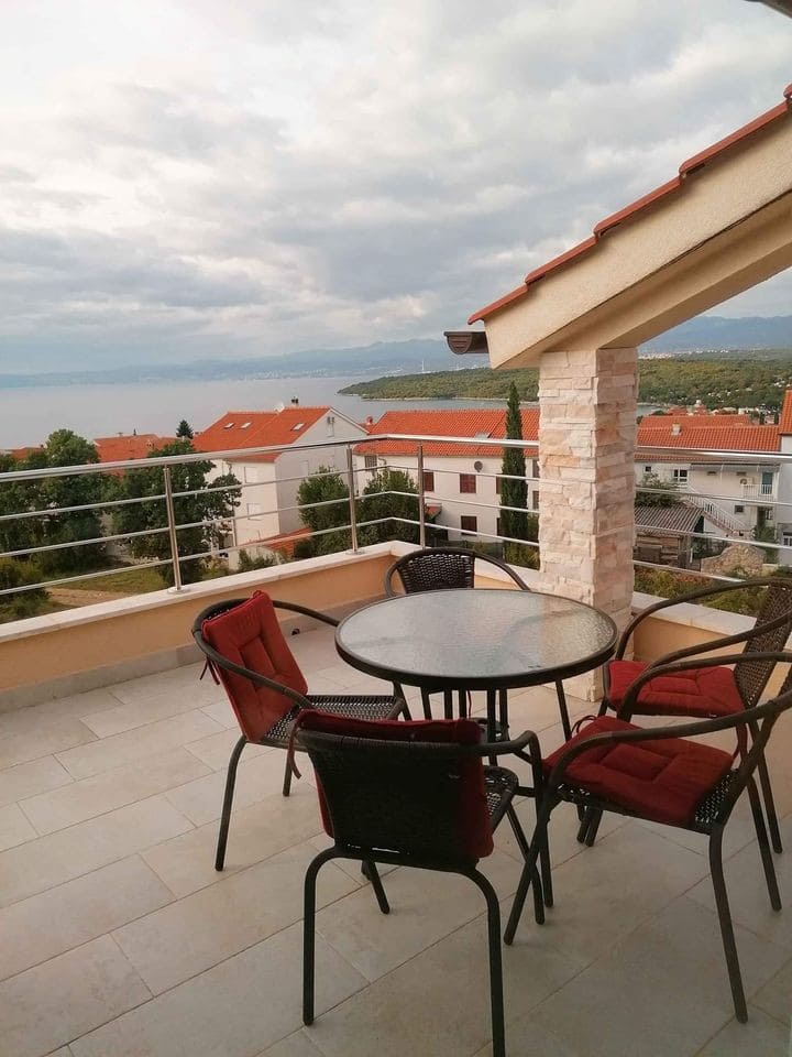Comfortable App With The View - Cres