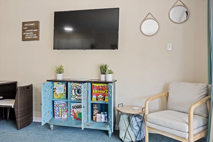 Beachfront Condo W/private Balcony + Ocean Views - Galveston, TX
