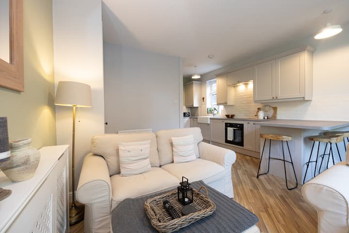 Victorian Wfh Haven With Free Parking - Sale