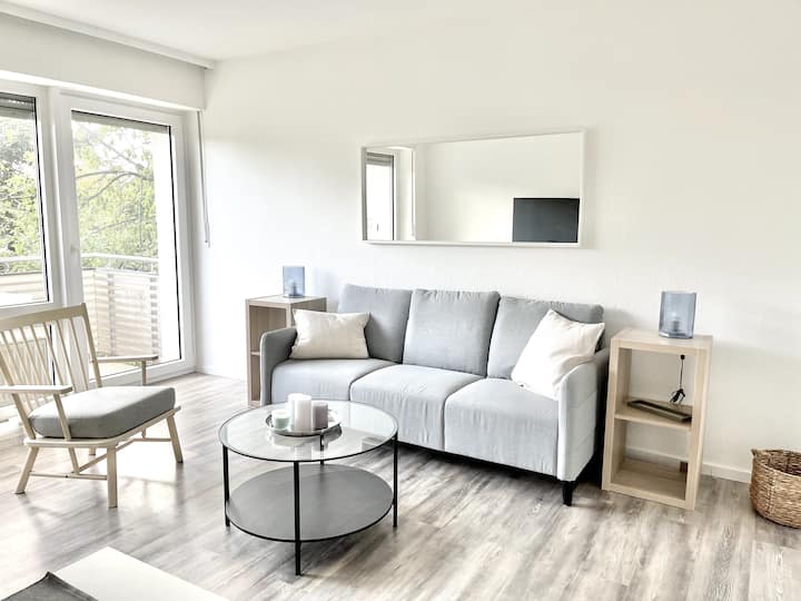 Helles Apartment Mit Balkon , 1.etage Rechts - Frankfurt