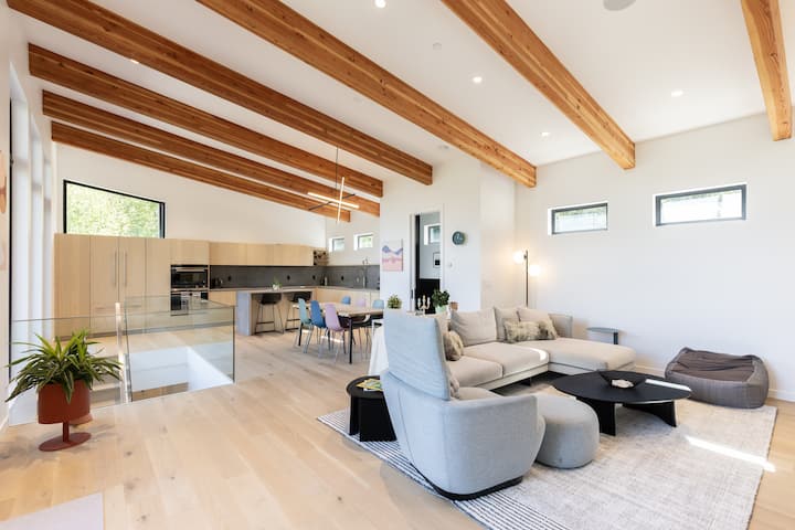 Executive Modern Sechelt View Home - Sunshine Coast