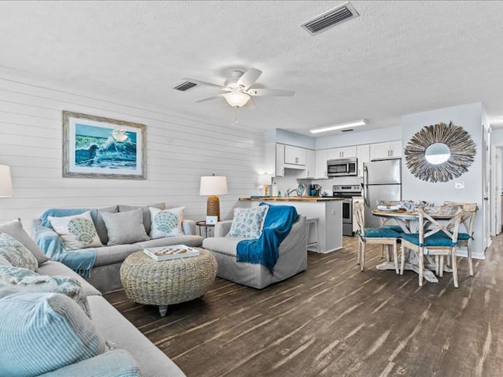 Beach, Pool & Pickleball | Relaxing Pcb Condo - Panama City Beach, FL