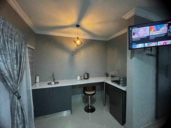 Blackrose Guesthouse Room 1 - Soshanguve