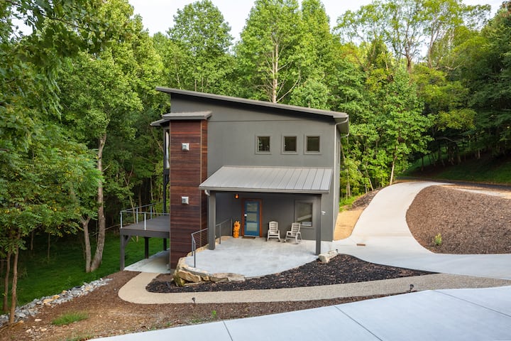 Long Range Views!  Modern/chic, Close Dt Hendo Fun - Hendersonville, NC