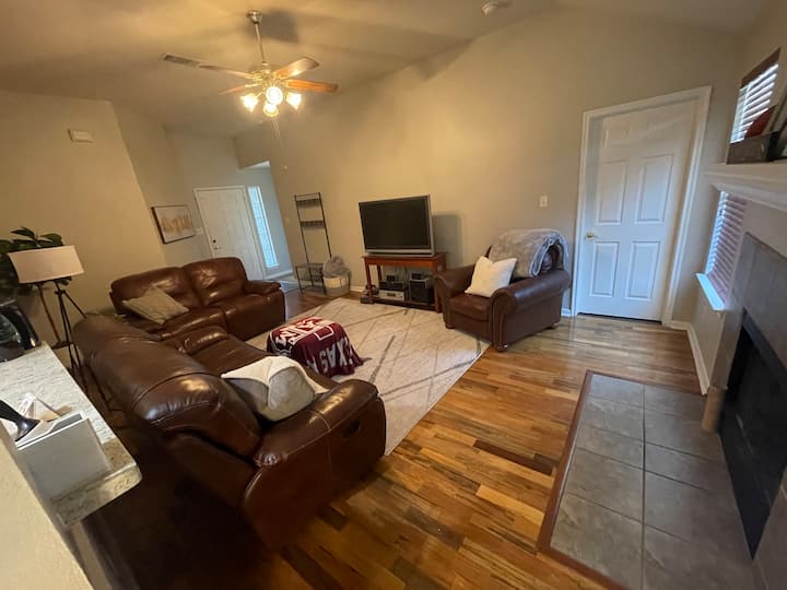 Texas A&m Weekend Home - Santa's Wonderland, College Station