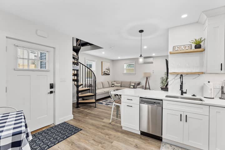 Townhouse #3 In Downtown With Parking - Long Beach Gloucester