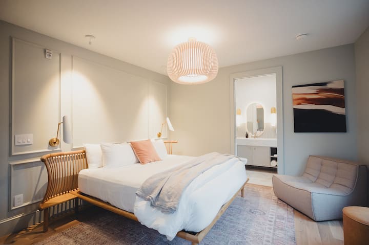 Iconic King Lake Suite - Bayfield, WI