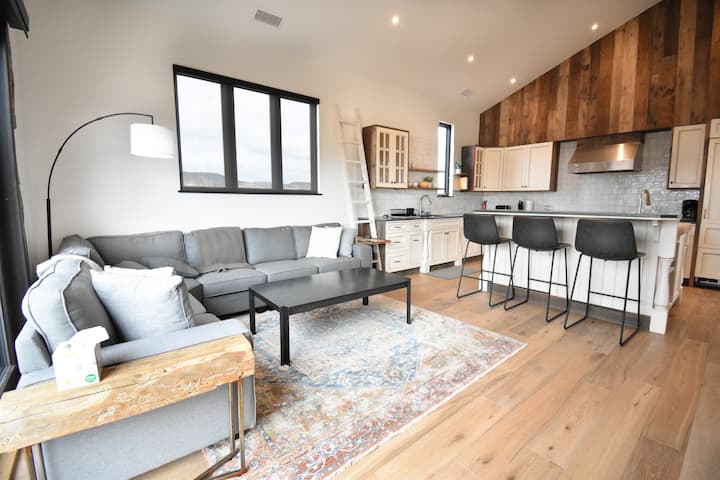Modern Farmhouse Getaway | Hot Tub & Nature - Carbondale, CO