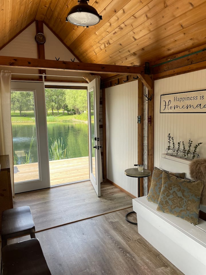 Pondside Cabin - Fergus