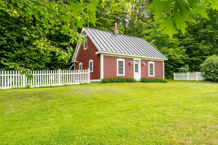 Stowe'd Inn - A True North Vacation Home - Waterbury Village Historic District