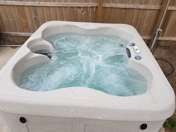 Pet Friendly Cottage With A Private Hot Tub - North Cape May, NJ