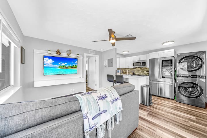 Victoria Park Gem! Close To Beach & Las Olas! - Fort Lauderdale, FL