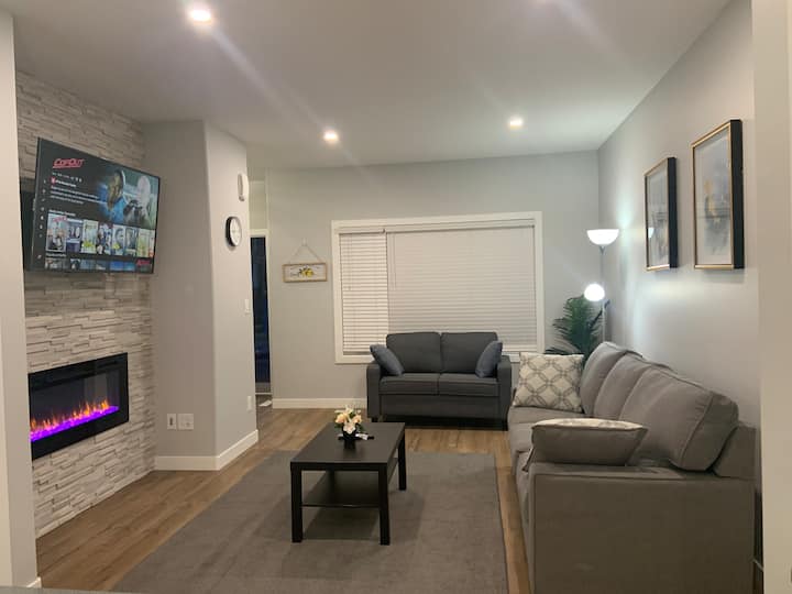 Luxurious 3 Br Villa With Free Parking - King Bed - Regina