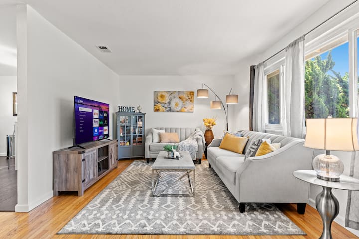 Modern Urban Retreat: 3br, Steps From Fremont Hub - Fremont, CA