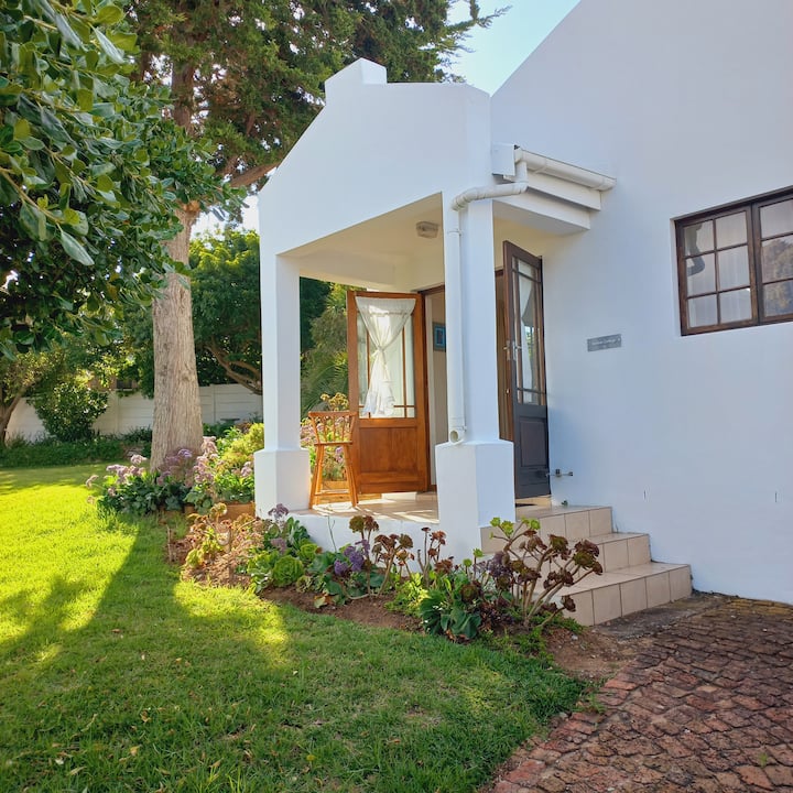 The Blue Beach House: Garden Cottage - Still Bay
