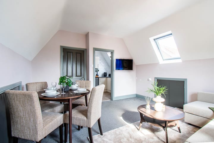 Contemporary 2-br Apt • Fast Wifi, Free Gym Access - Yeovil