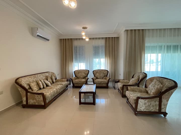 Family Living - 3 Rooms - Amman