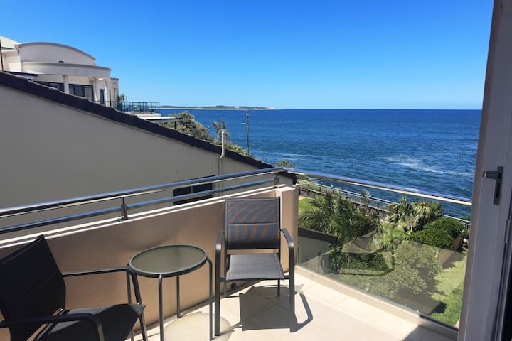 On The Esplanade Sunny Apt With A View And Aircon - Cronulla