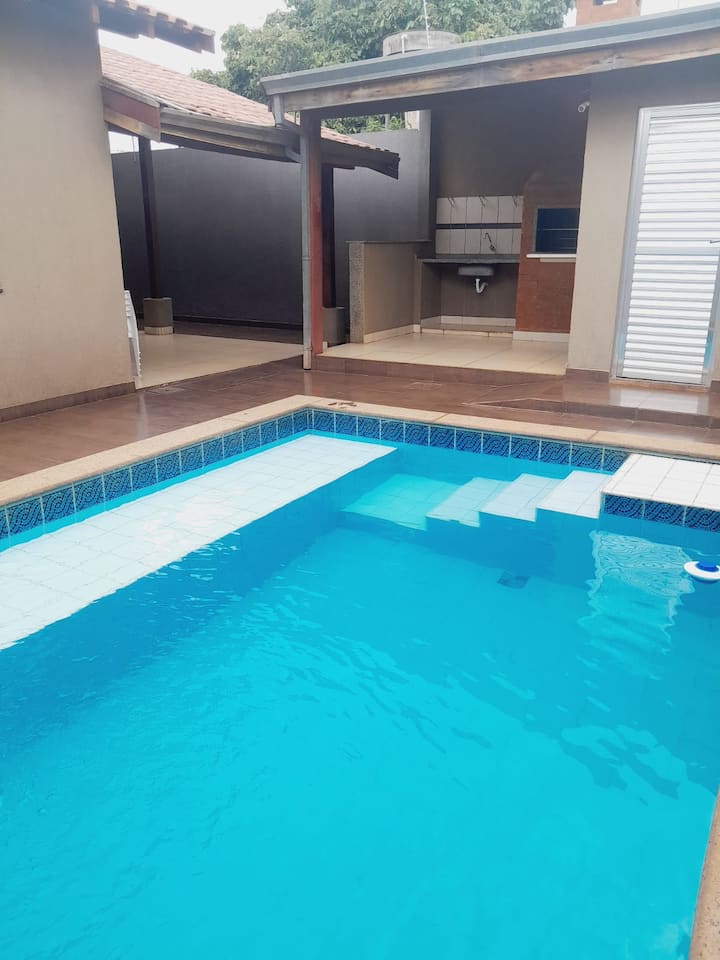 Casa Com Piscina - 4 Quartos Com Ar Condicionado - Campo Grande
