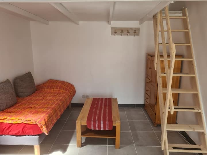Studio à Louer, Dans Une Maison - Vedène