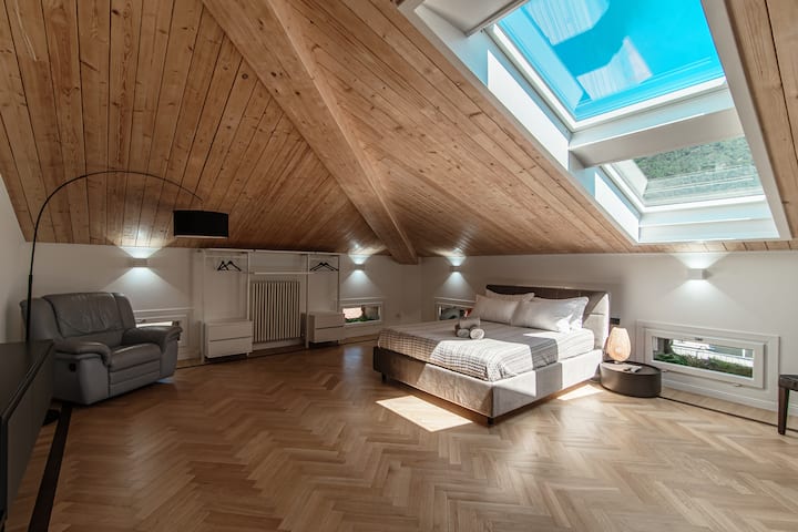 Attic 64 - The House Of Travelers - Como