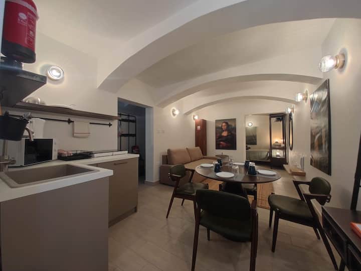 Central In Valletta Art-themed Apartment - Valletta