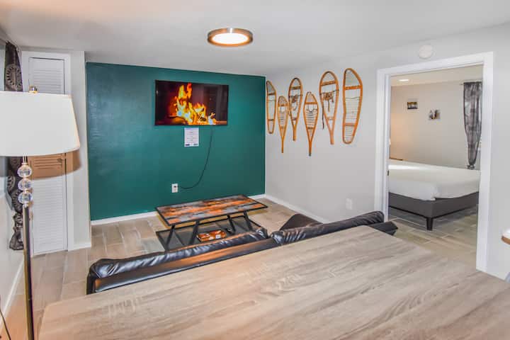 Lovely Lower Unit With Dual King Beds - Cherry Creek, CO
