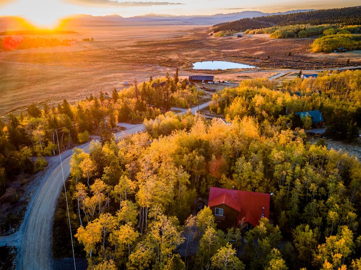 Tranquil 5 Star Cabin- King Beds -Walk To Fishing - Fairplay, CO