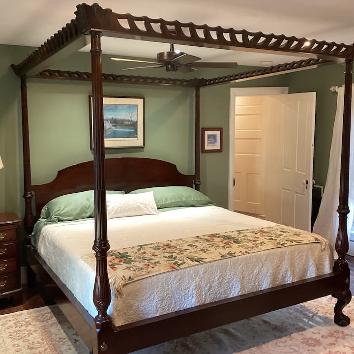 Fox Creek Farm B&b - Winterthur Bedroom - Kennett Square, PA