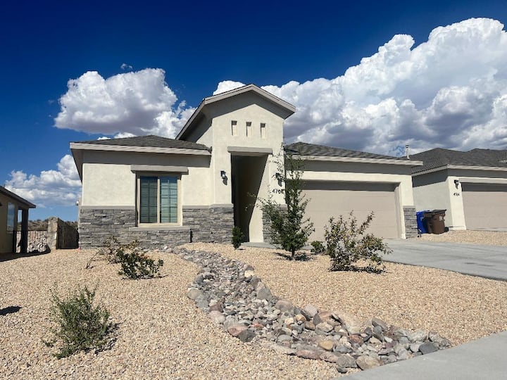 3 Bedroom, Full House, Back Yard - Las Cruces, NM