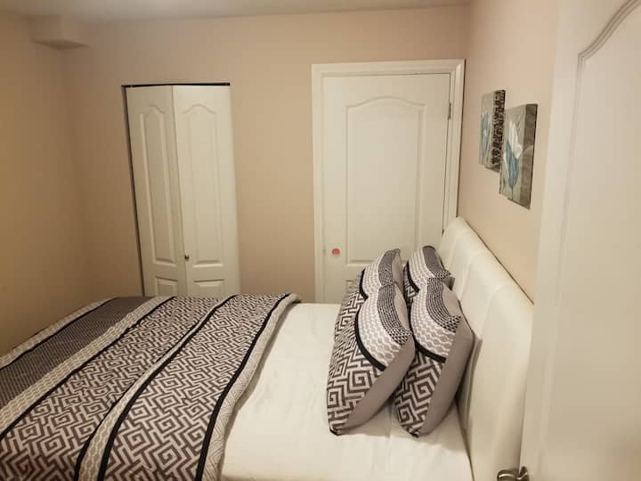 Private 1br Suite With Patio Close To Park - Vancouver