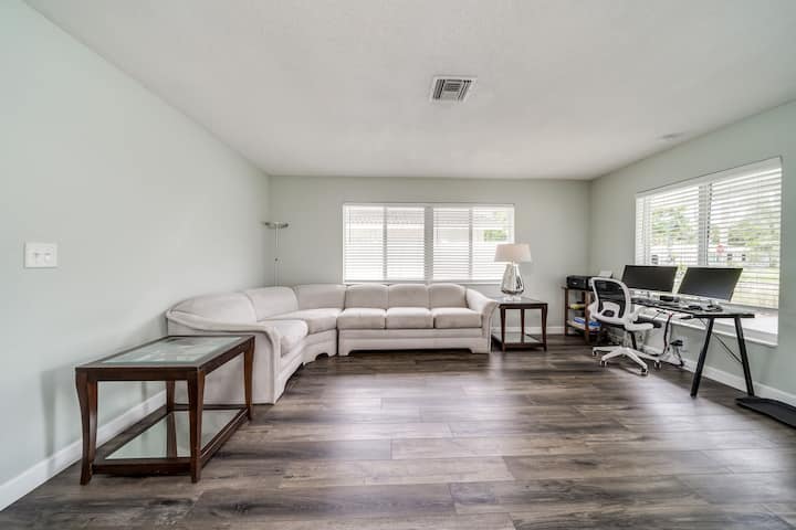 Room In Spacious House. - Deerfield Beach, FL