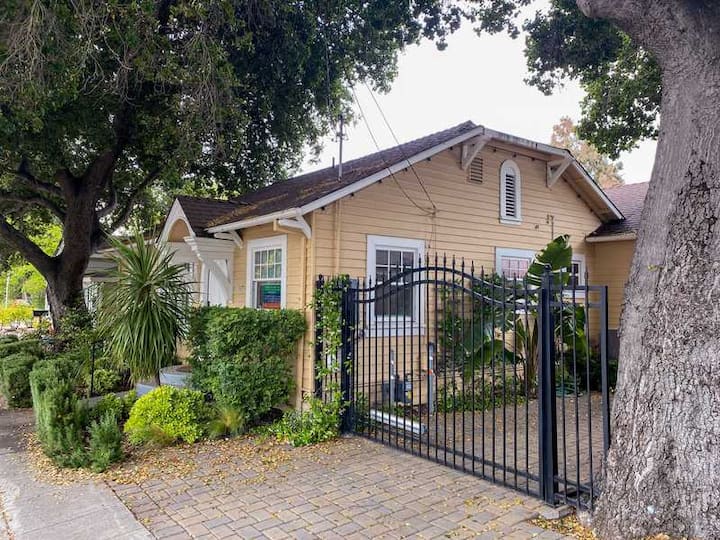 Lovely & Bright 3br/2.5ba House With Housekeeping! - Mountain View, CA