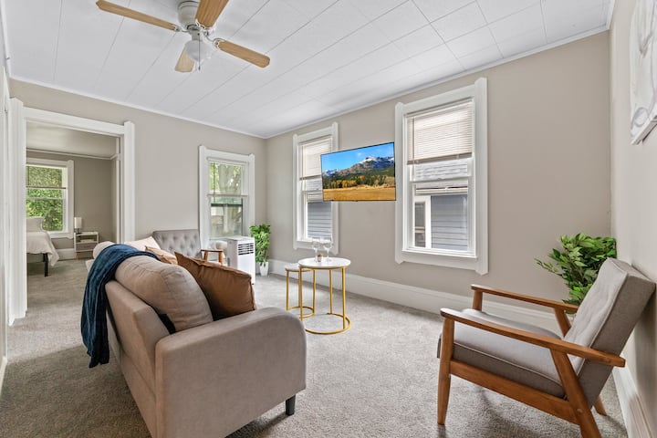 King Bed W/ Luxe Mattress | Free Parking | Near Dt - Franklin Castle (Hannes Tiedemann House)