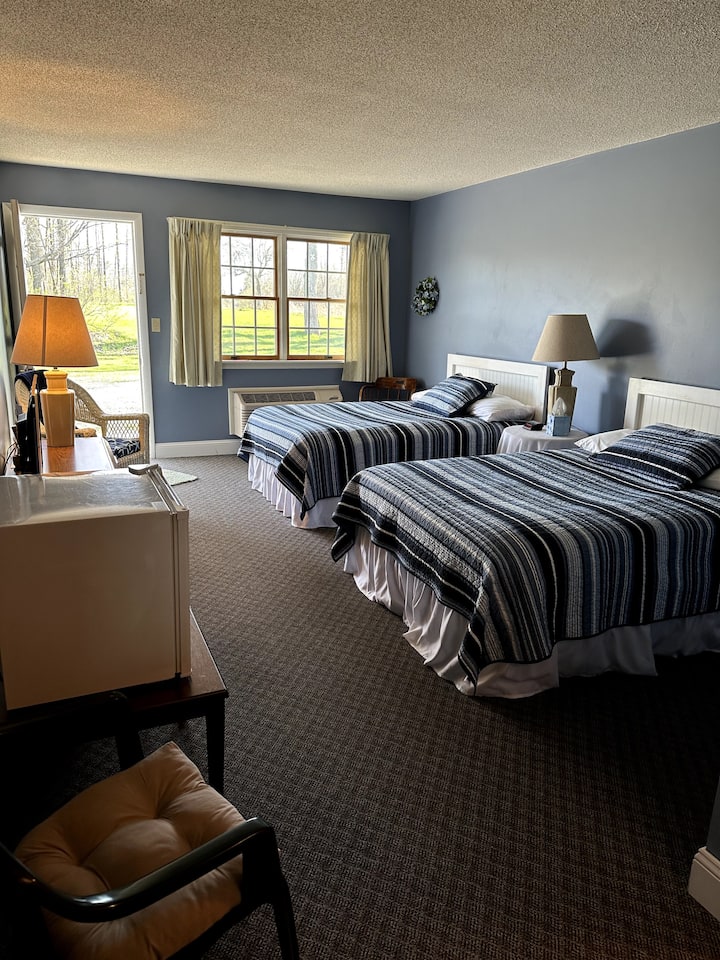 Aspinwall Motel 2 Double Beds - Sackets Harbor, NY