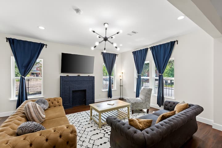 Gated 3br, Sleeps 7 | Med Center • Nrg • Downtown - Houston, TX