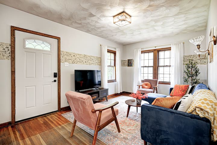 Tangerine Tranquility~ 2br • Grill • 6 Mins To Isu - Terre Haute, IN