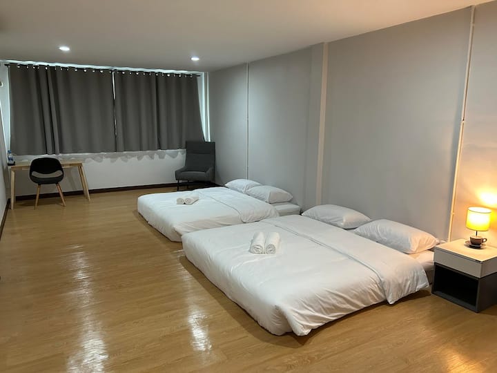 Room With 2 King Size Beds (Private Bathroom) - Bangkok
